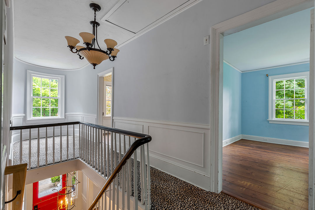 Late Fashion Icon André Leon Talley's Longtime White Plains Dwelling Is Up for Sale - DailyDEEDS