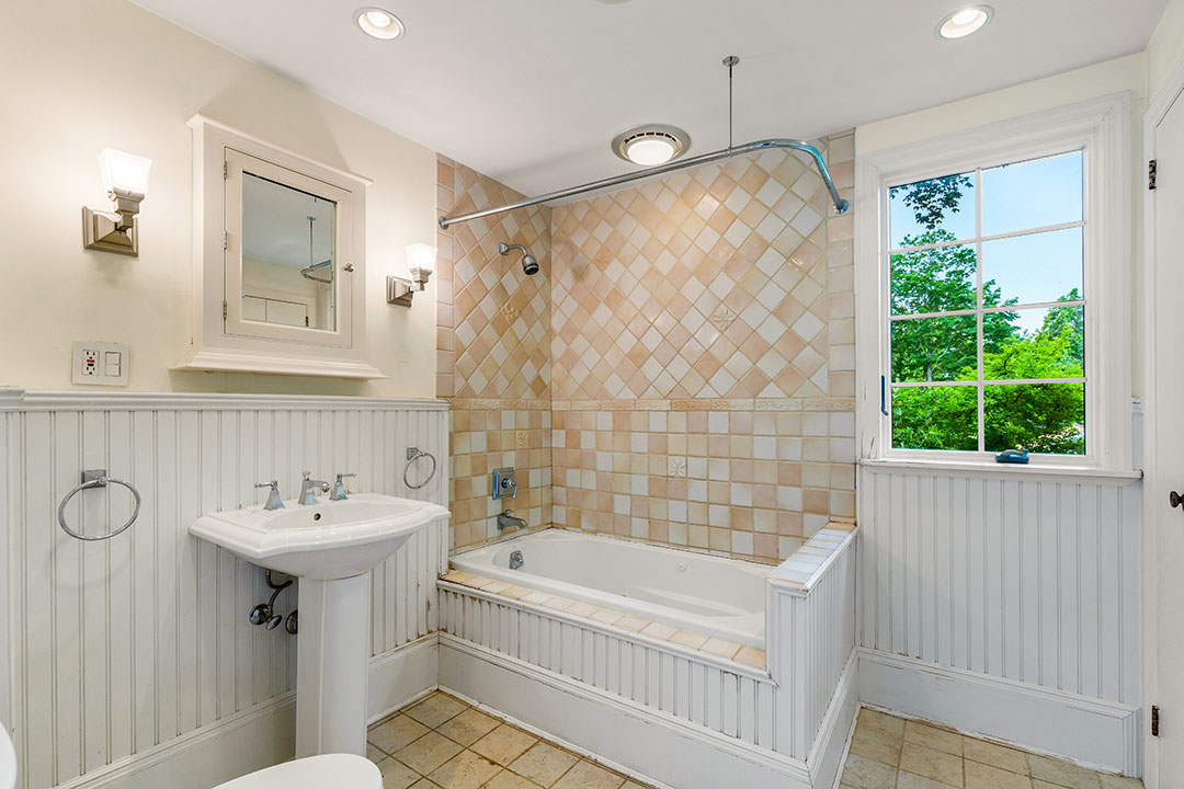 Late Fashion Icon André Leon Talley's Longtime White Plains Dwelling Is Up for Sale - DailyDEEDS