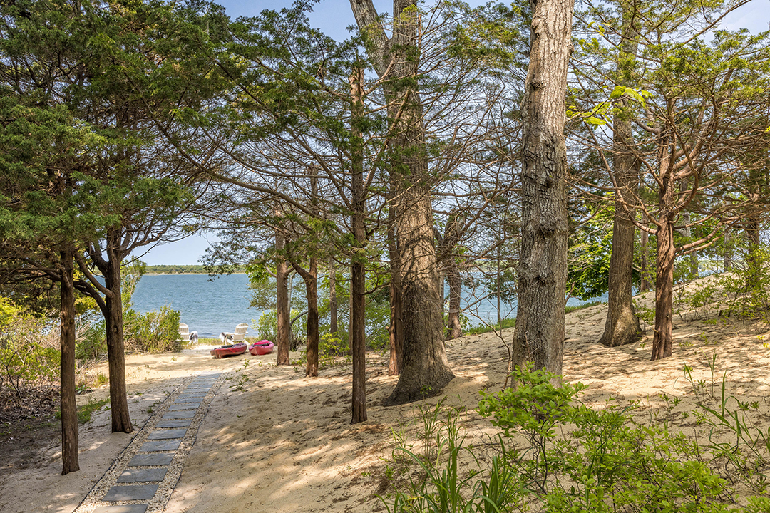 Actress Drea de Matteo's Former Family Summer Home in East Hampton Hits ...