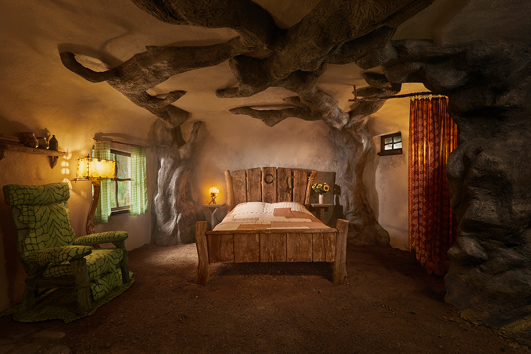 Shrek's Swamp Is Available for a Free, Once-in-a-Lifetime Airbnb Stay ...