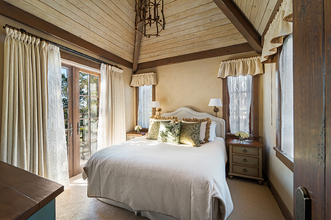 Inside a Tech Billionaire's Magazine-Worthy Former Bay Area Estate ...