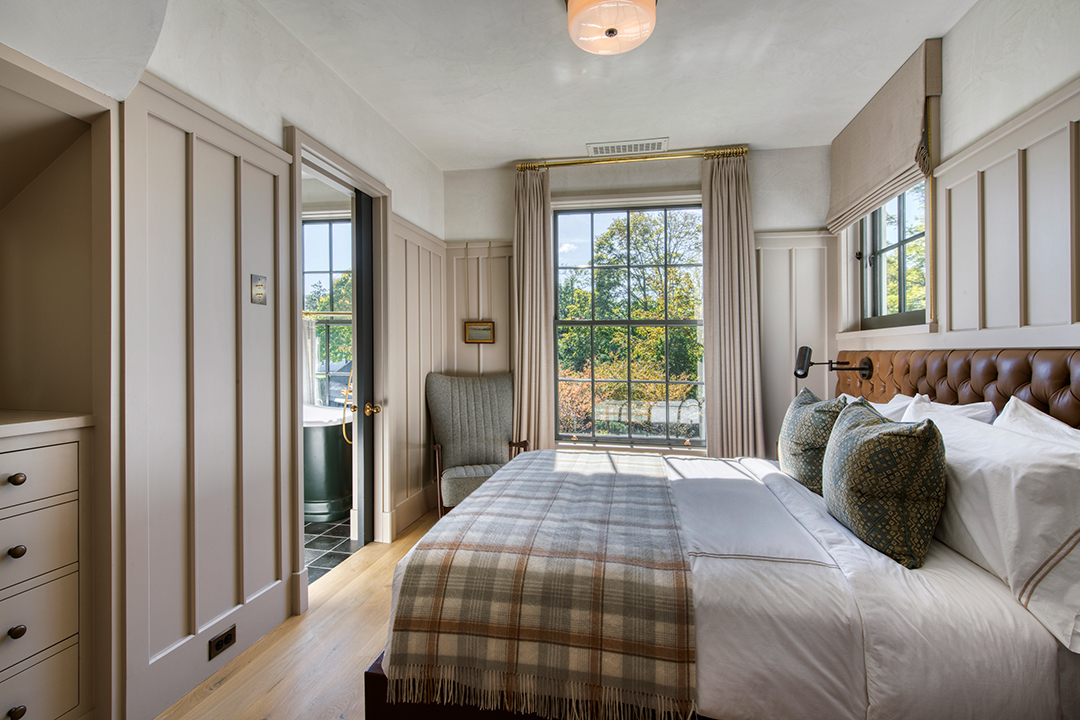 Interior Designer Bryan Graybill’s Artful Waterfront Home in Sag Harbor ...