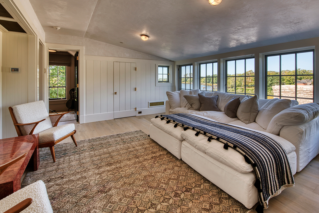 Interior Designer Bryan Graybill’s Artful Waterfront Home in Sag Harbor ...