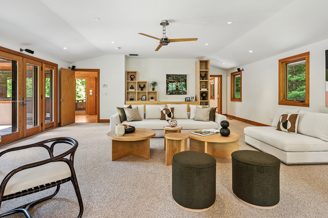 An Organic-Style New Canaan Home Designed by John Howe Comes to Market ...