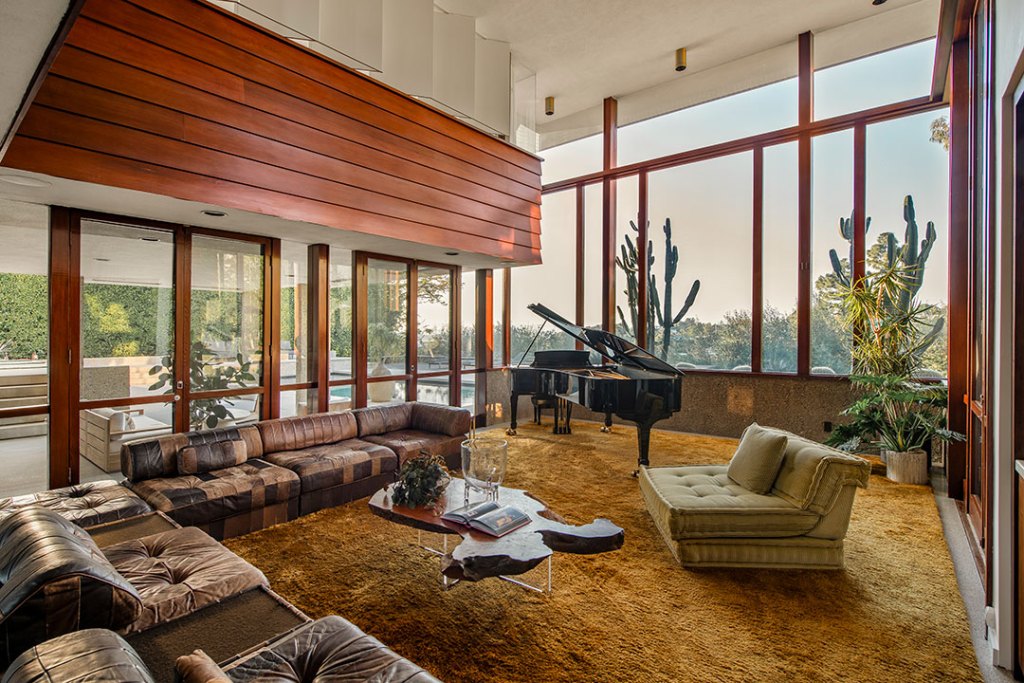 Leonardo DiCaprio Looks to Rent Out His Beverly Hills Flats House for ...