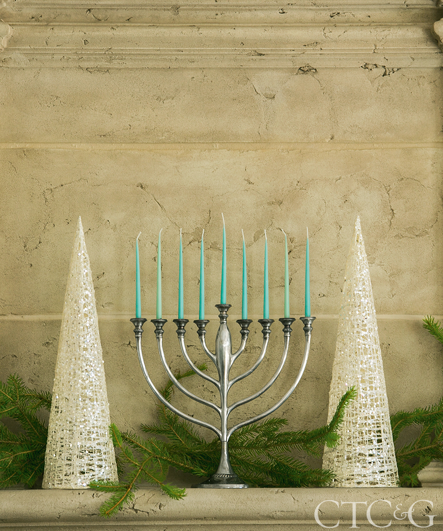 An Interfaith Family Festively Blends Holiday Décor with Glamour ...