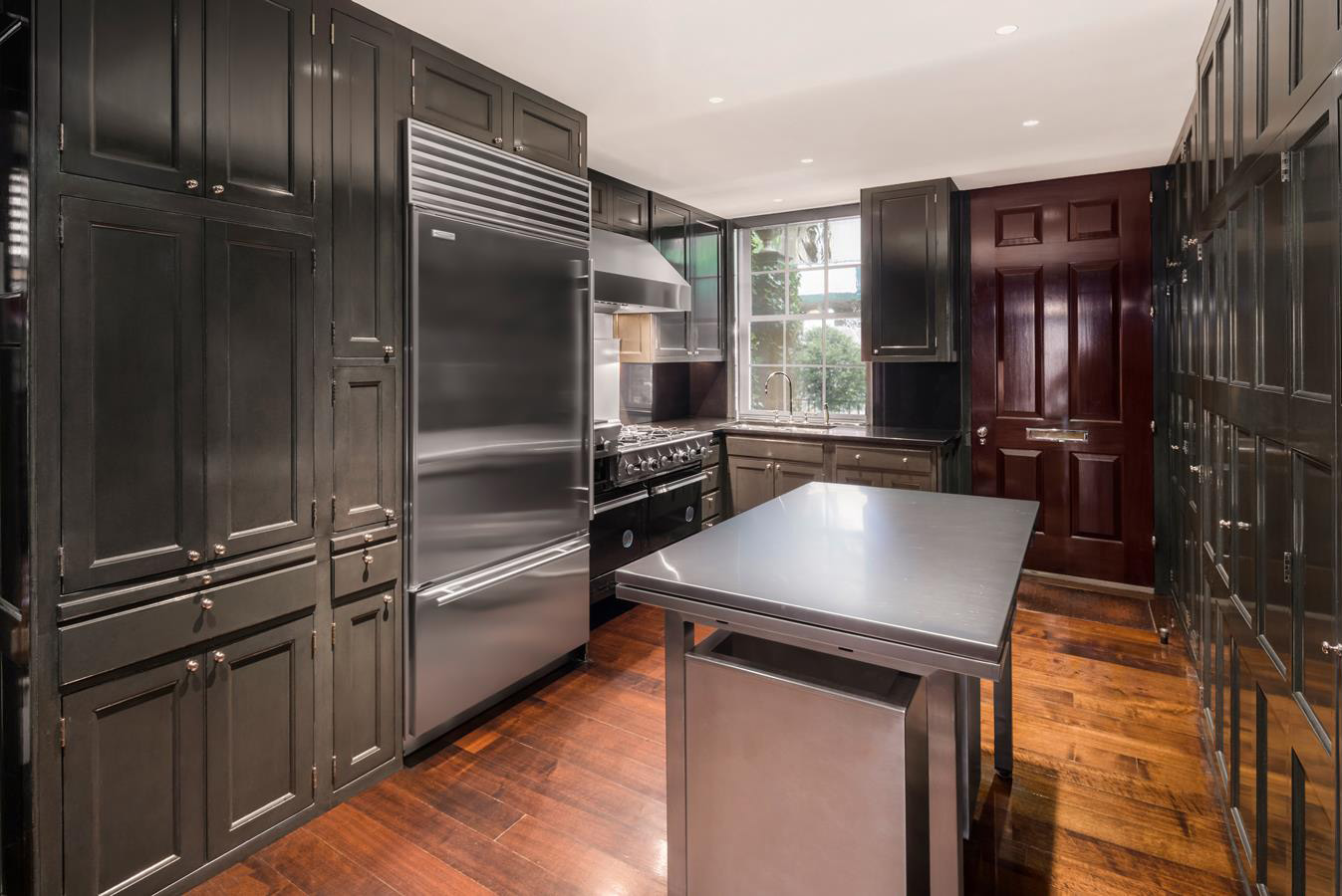 Former Abercrombie & Fitch CEO Lists Cool, Good-Looking Townhouse for ...